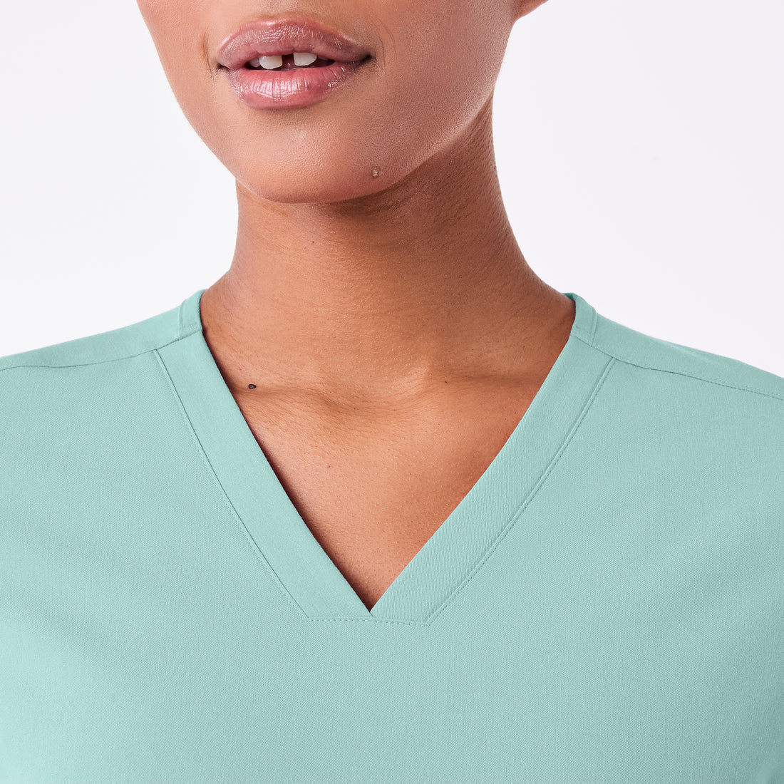 Women's Casma Three-Pocket Scrub Top™ - Seaglass · FIGS
