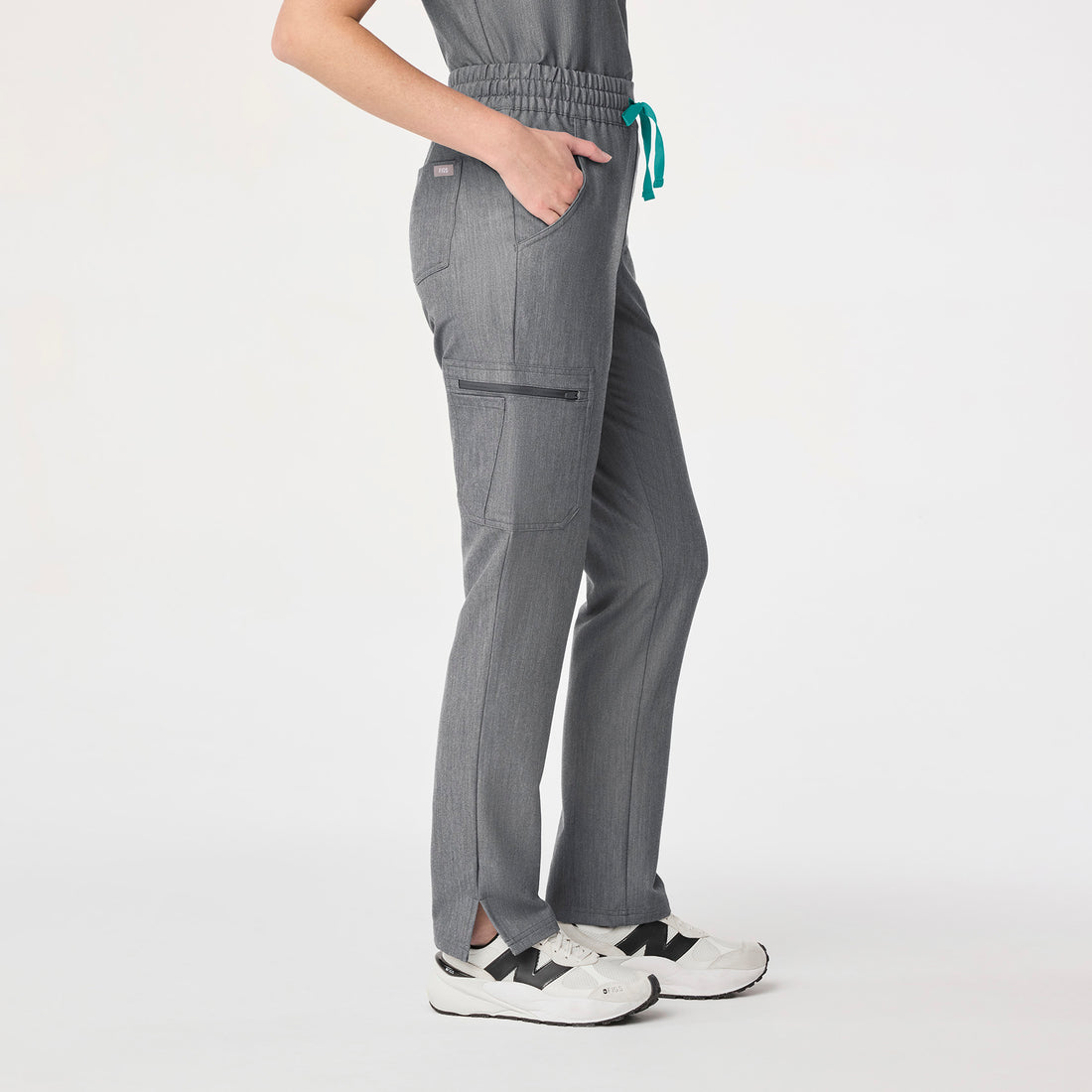 Women’s High Waisted Dowa Scrub Pants - Graphite · FIGS