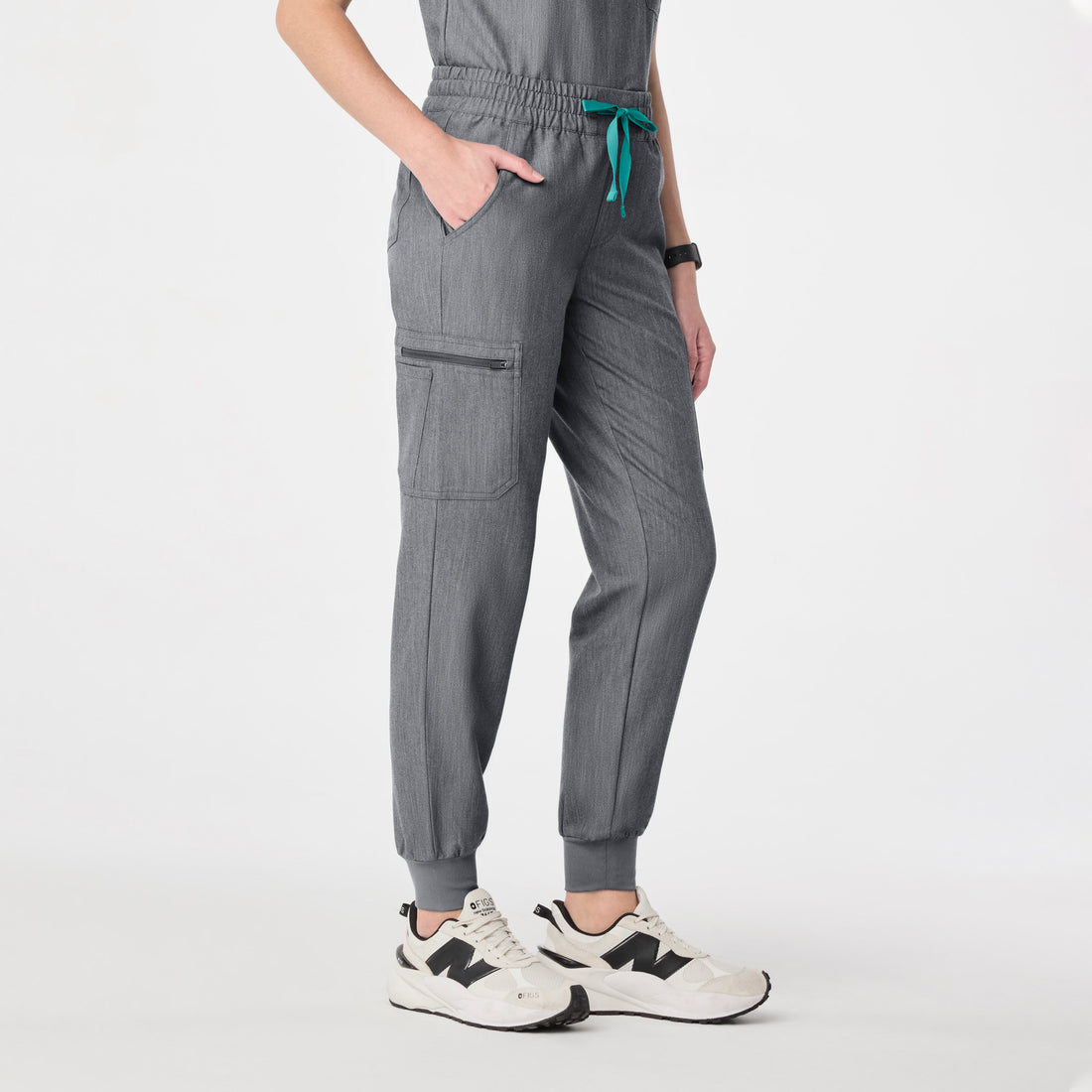 Women’s Uman Relaxed Jogger Scrub Pants - Graphite · FIGS