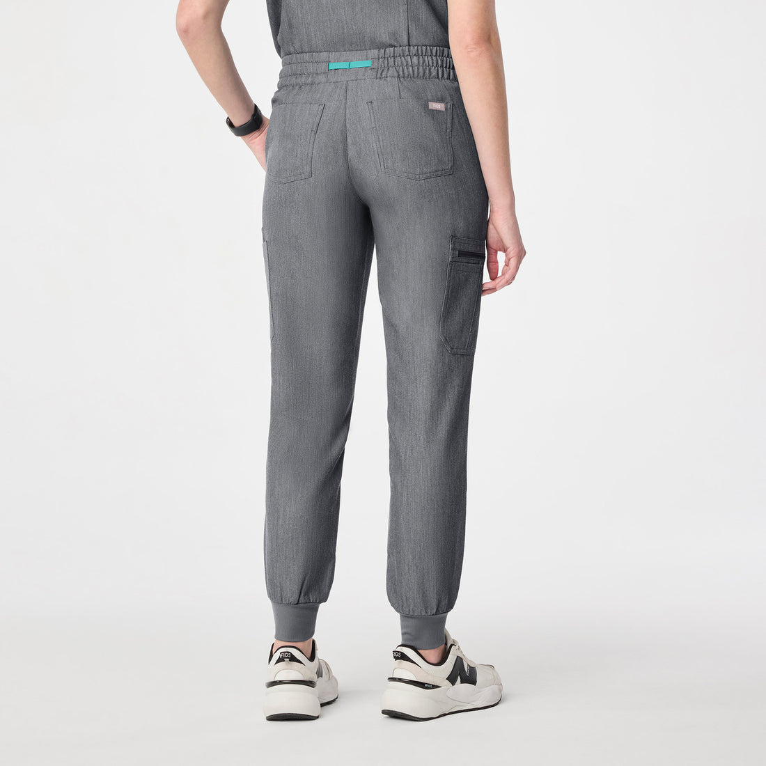 Women’s Uman Relaxed Jogger Scrub Pants - Graphite · FIGS