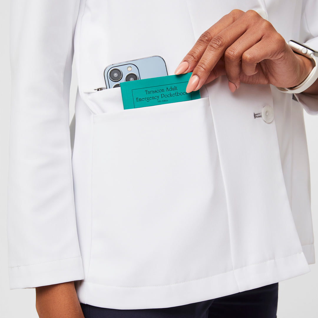 Women’s Bellevue Short Lab Coat - White · FIGS