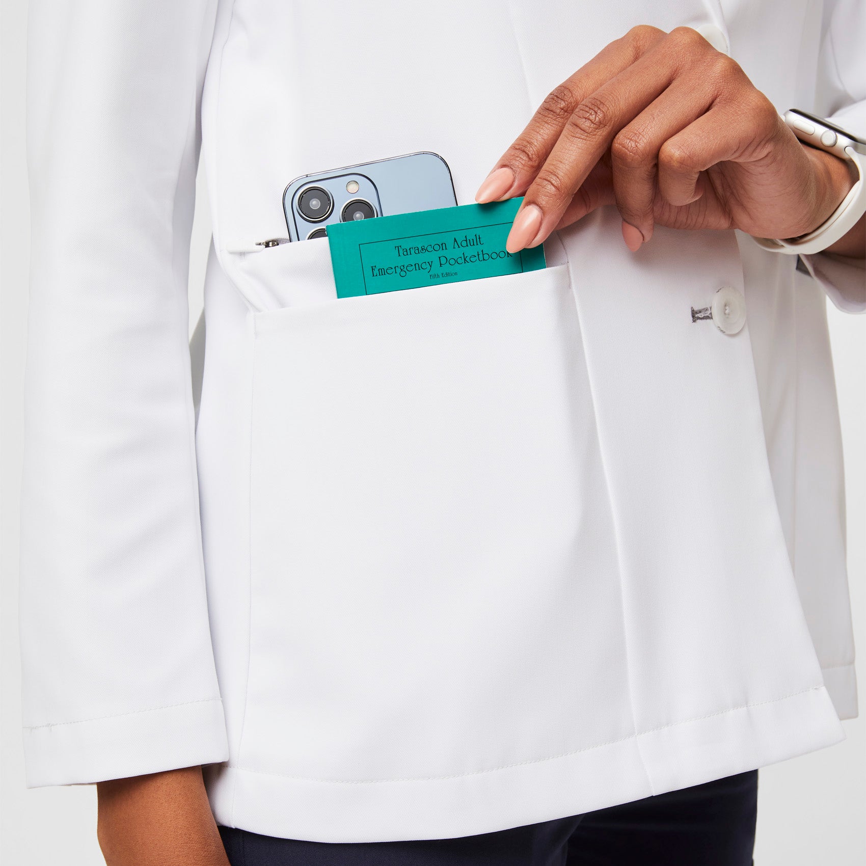 Women’s Bellevue Short Lab Coat - White · FIGS