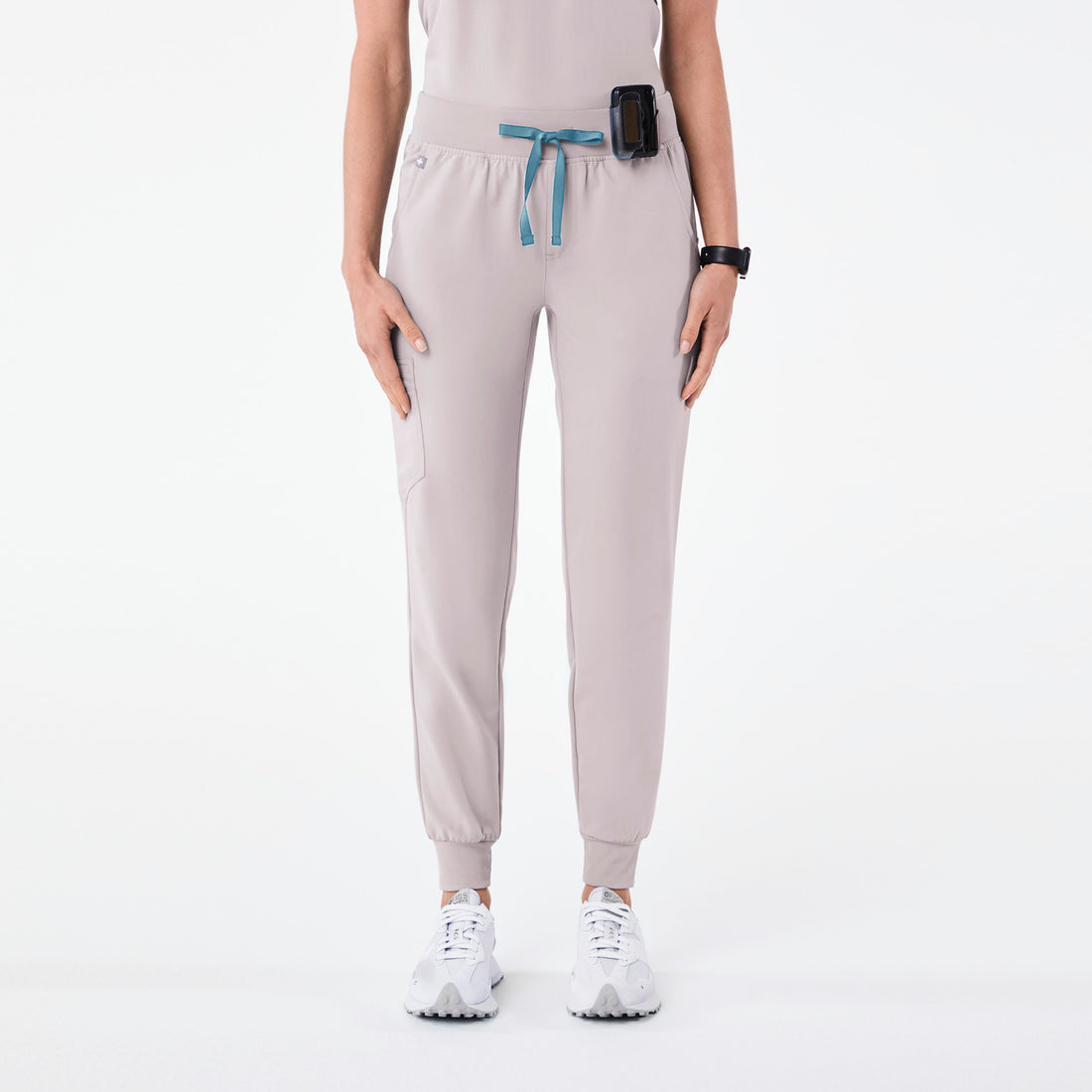 THE SET - Women’s Slate Jogger Scrub Set · FIGS
