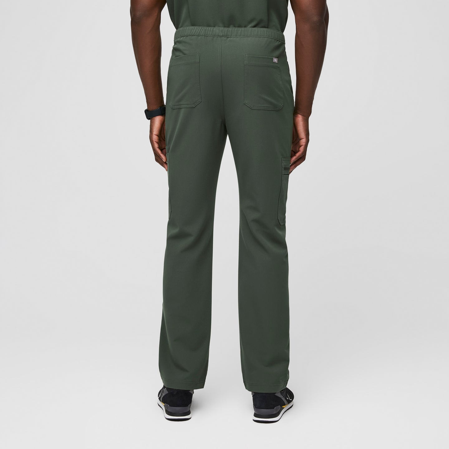 Men's Cairo Cargo Scrub Pants™ - Moss · FIGS