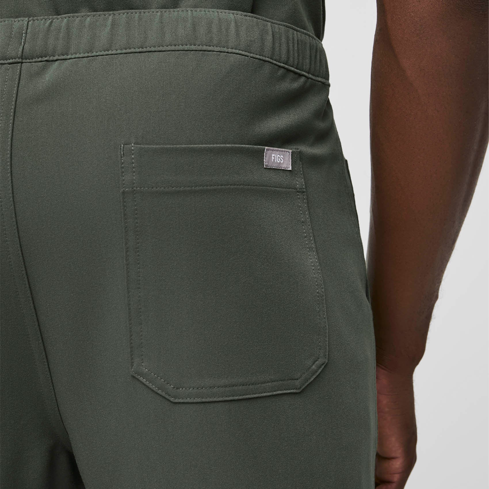Men's Cairo Cargo Scrub Pants™ - Moss · FIGS