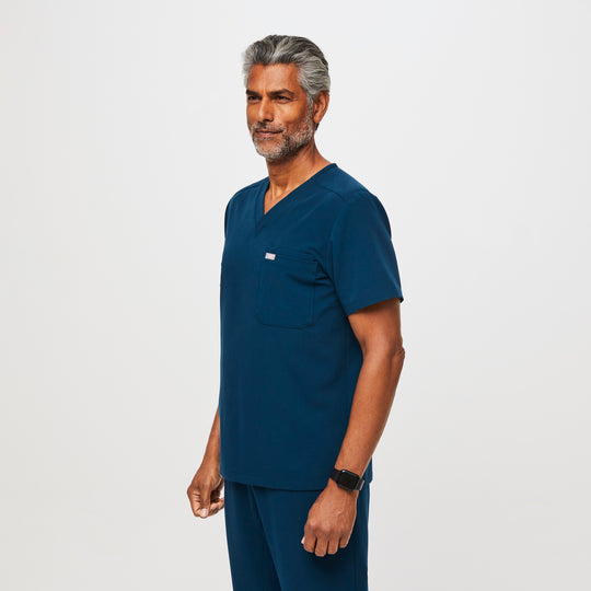 Men's Leon™ Three-Pocket Scrub Top - Deep Reef · FIGS
