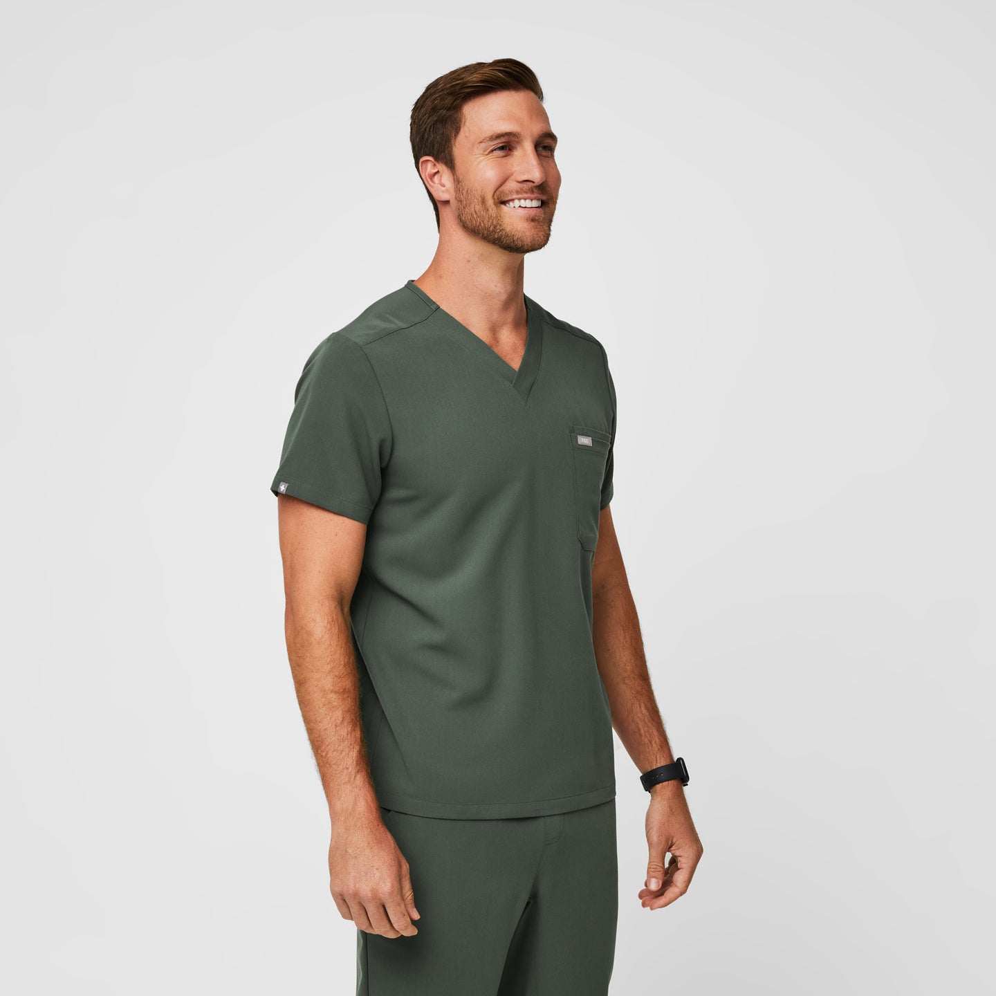 Men's Leon™ Three-Pocket Scrub Top - Moss · FIGS