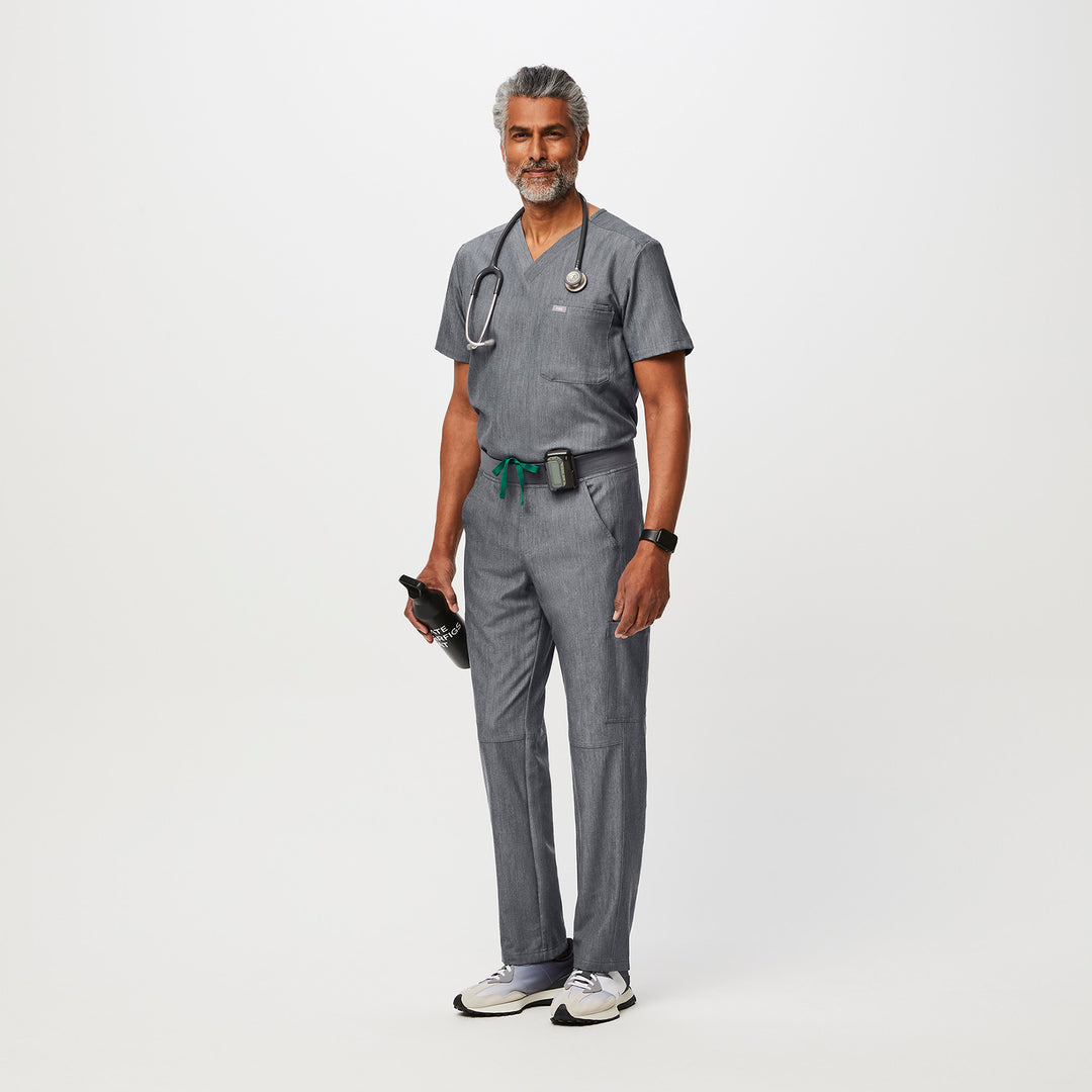 Men's Axim Cargo Scrub Pants™ - Graphite · FIGS