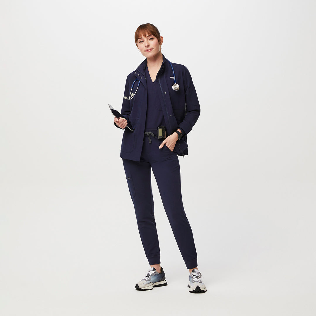 Women’s Page Scrub Jacket - Navy · FIGS