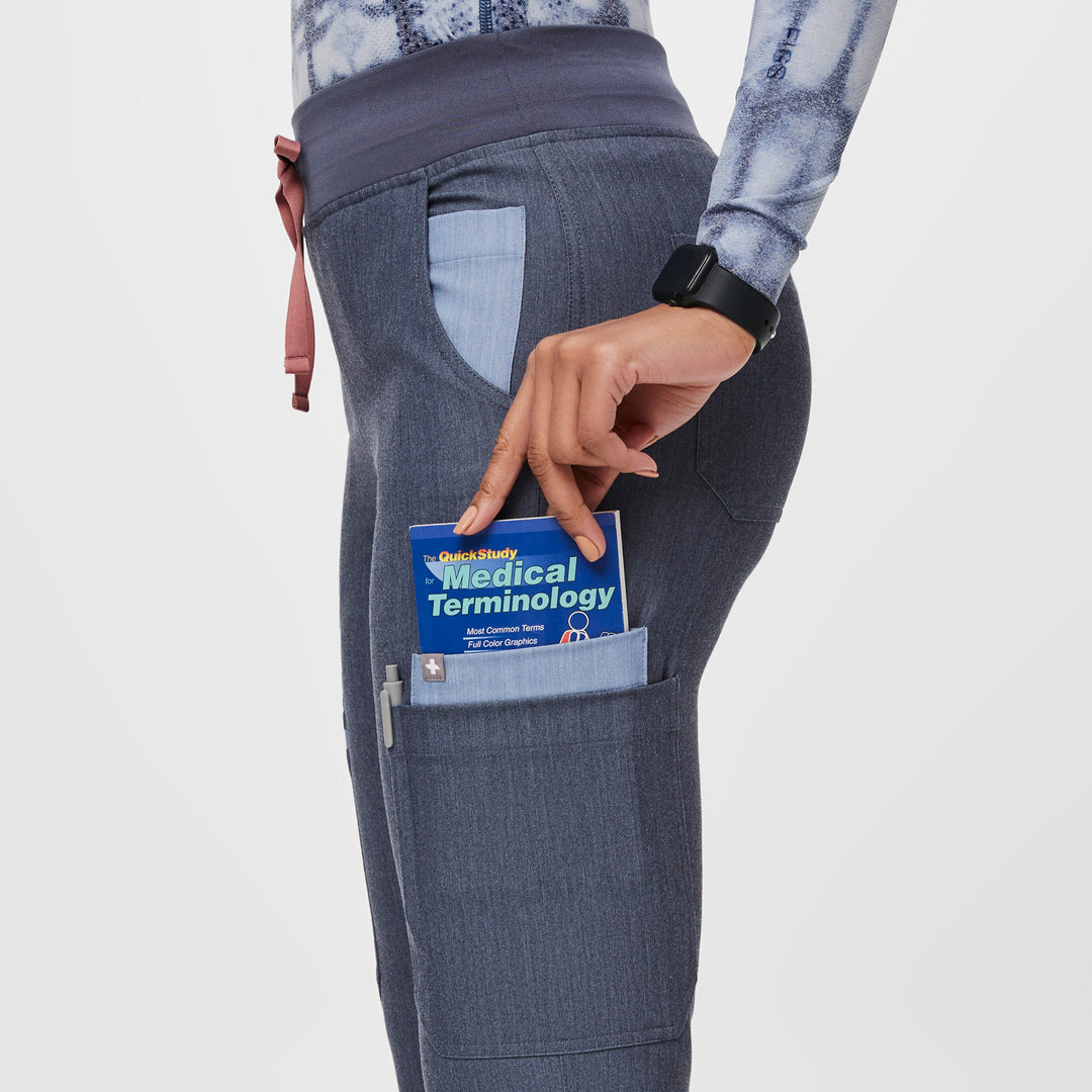 Pantalón de uniforme médico skinny con cintura alta Yola™ para mujer - Mezclilla jaspeado · FIGS