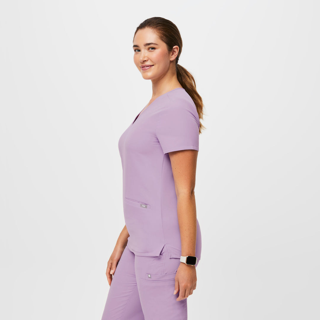 Women's Casma Three-Pocket Scrub Top™ - Lavender Dew · FIGS