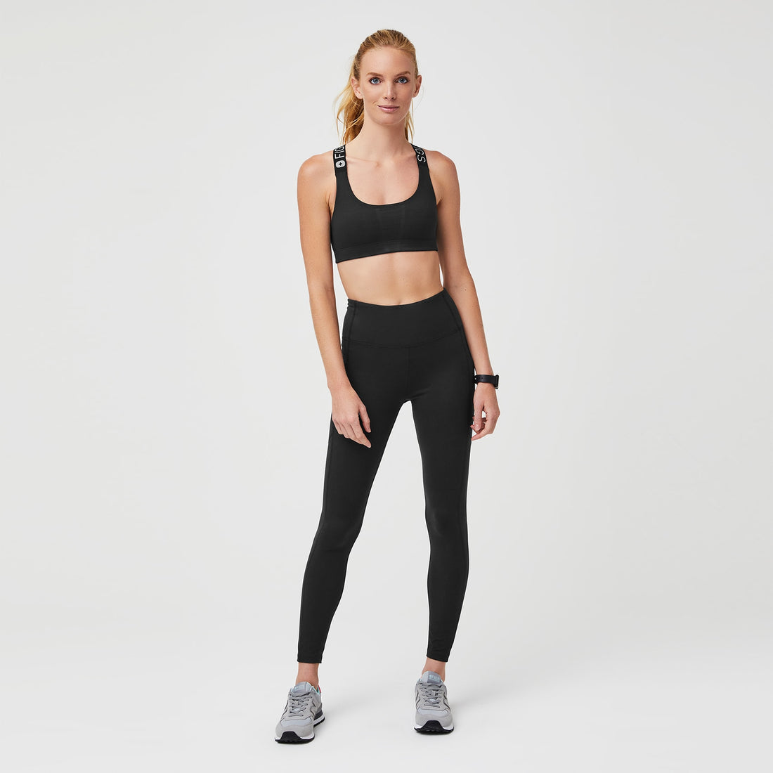 Women's 300 Performance Sports Bra - Negro · FIGS